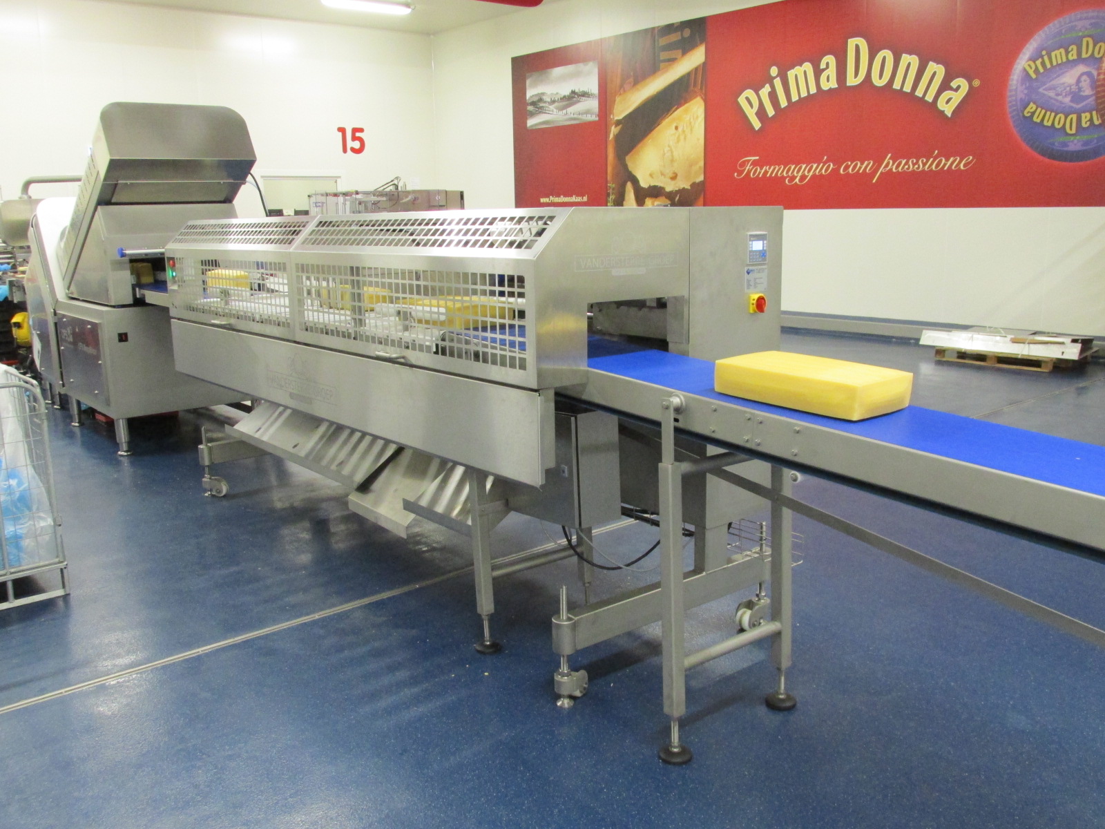 Cheese cutting-and-turning machine delivered | Domas Systems B.V.